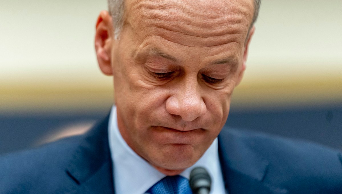 Former SVB chief says the Fed never discussed interest rate risk with him