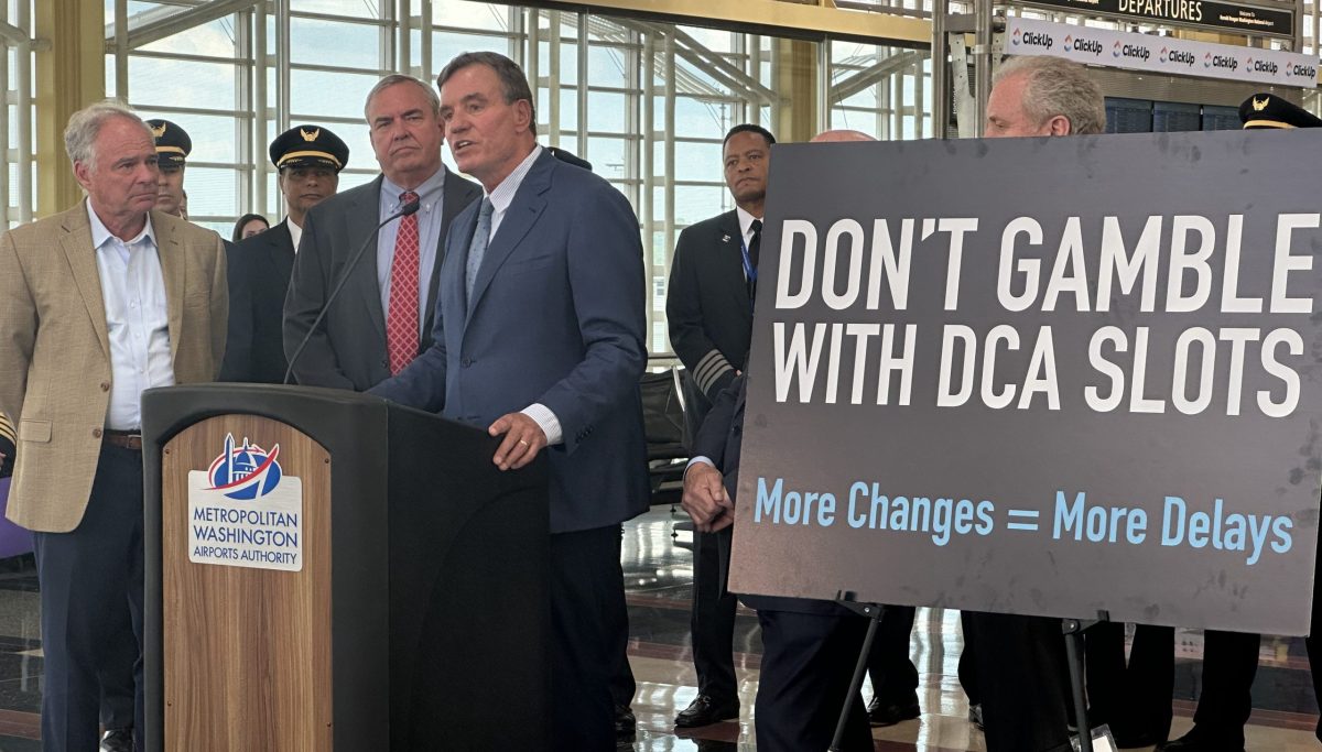 Washington-area senators warn DCA perimeter dispute risks delaying FAA ...
