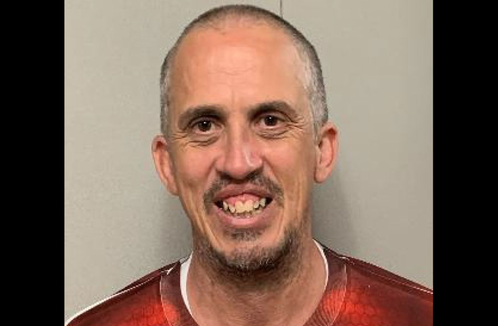 Sex offender greets trick-or-treaters nude and invites them in for ...