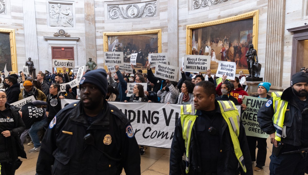 Capitol police arrest protesters who illegally overtook rotunda to ...