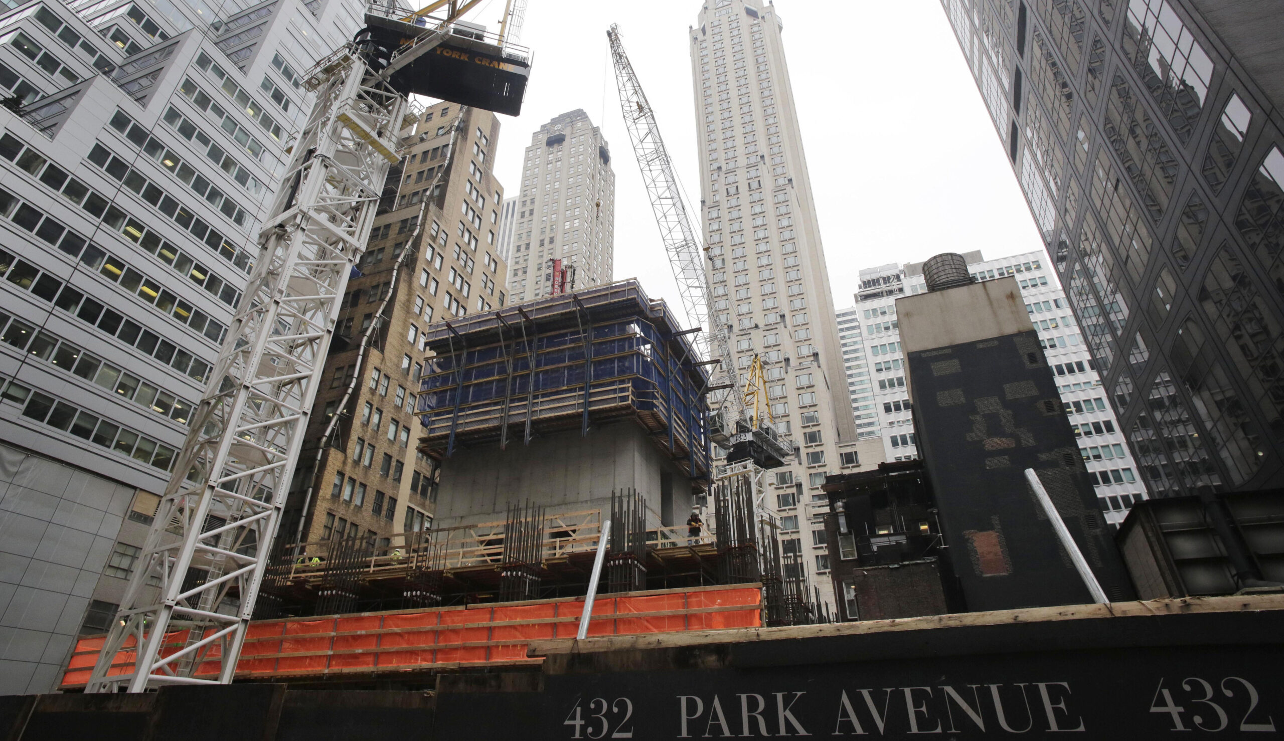 New York developer, 81, taunts ex with 42-foot photo of new wife on ...