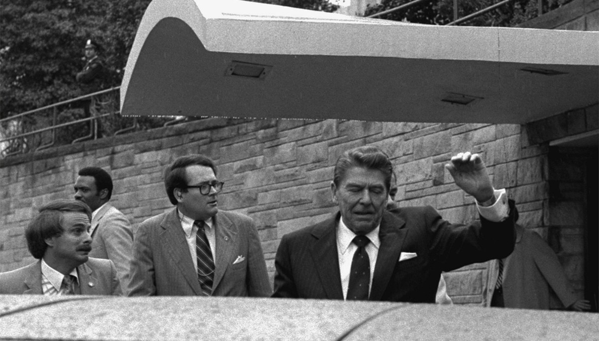 Buzz: Legendary advanceman Rick Ahearn memorialized, top Hill staff ...