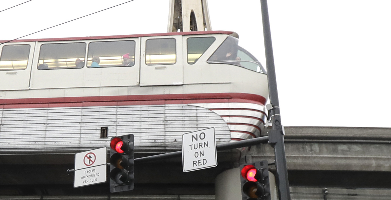 Graffiti artist killed by monorail while vandalizing Seattle building ...