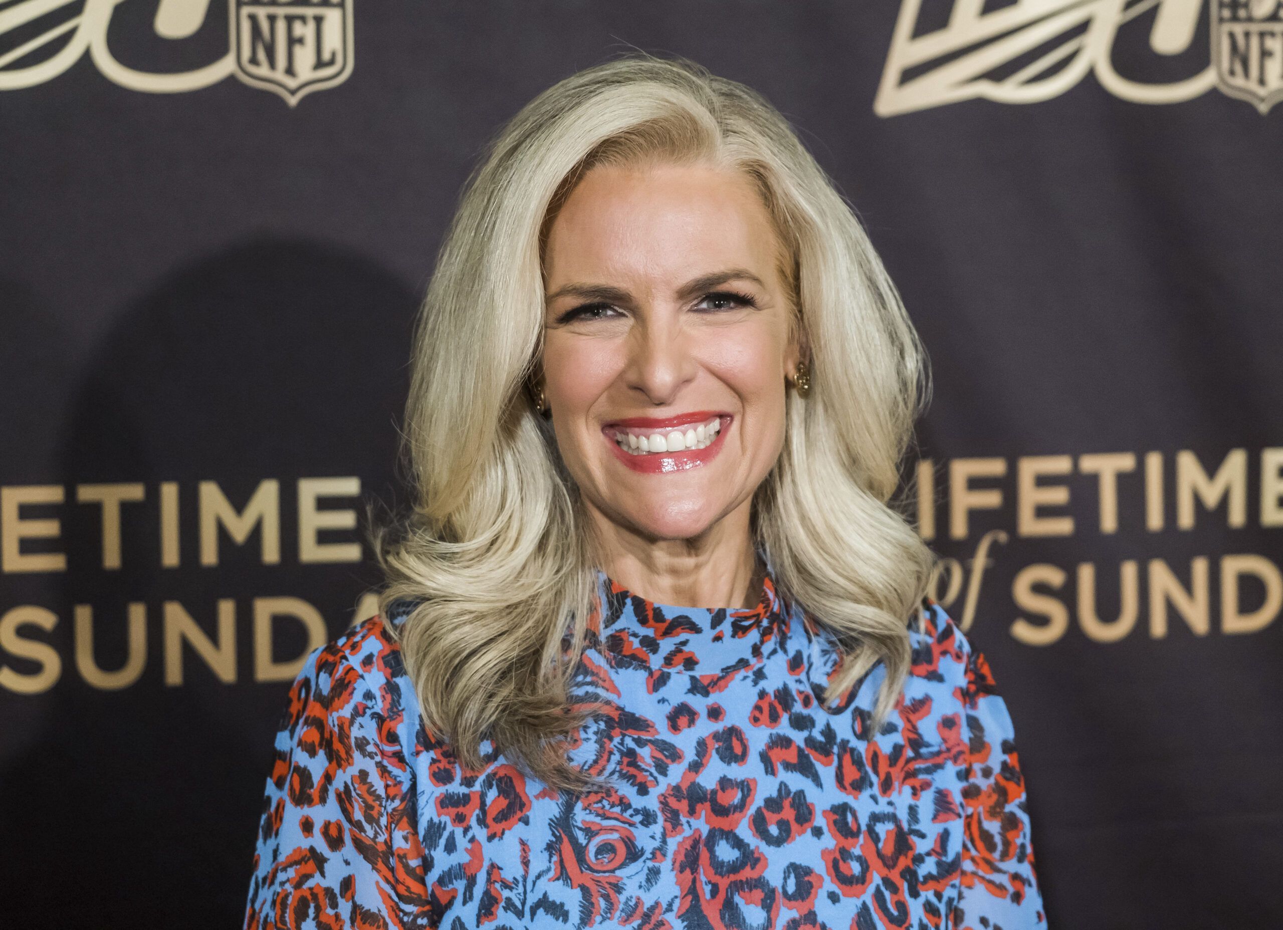 Janice Dean breaks down in tears after video montage of 2020 in review ...