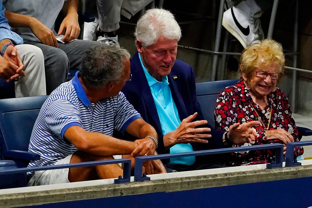 SEE IT: Bill Clinton gets 'advice' from sex therapist Dr. Ruth at US Open