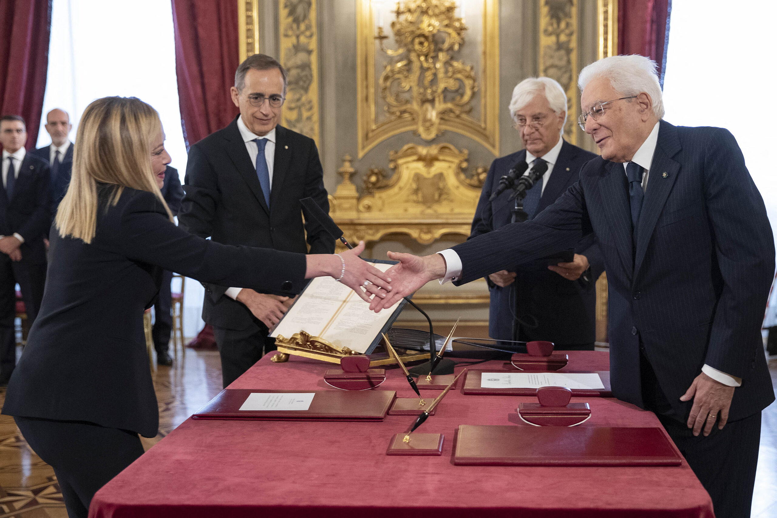 Right-wing leader Giorgia Meloni sworn in as Italian premier