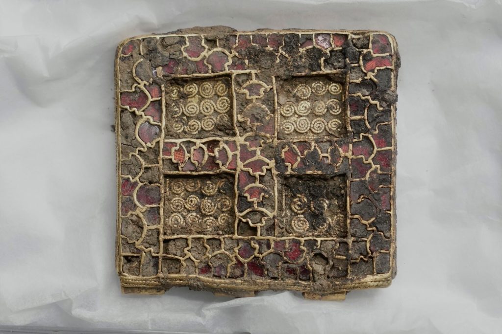 'An archaeologist’s dream': UK unveils medieval burial site with ...