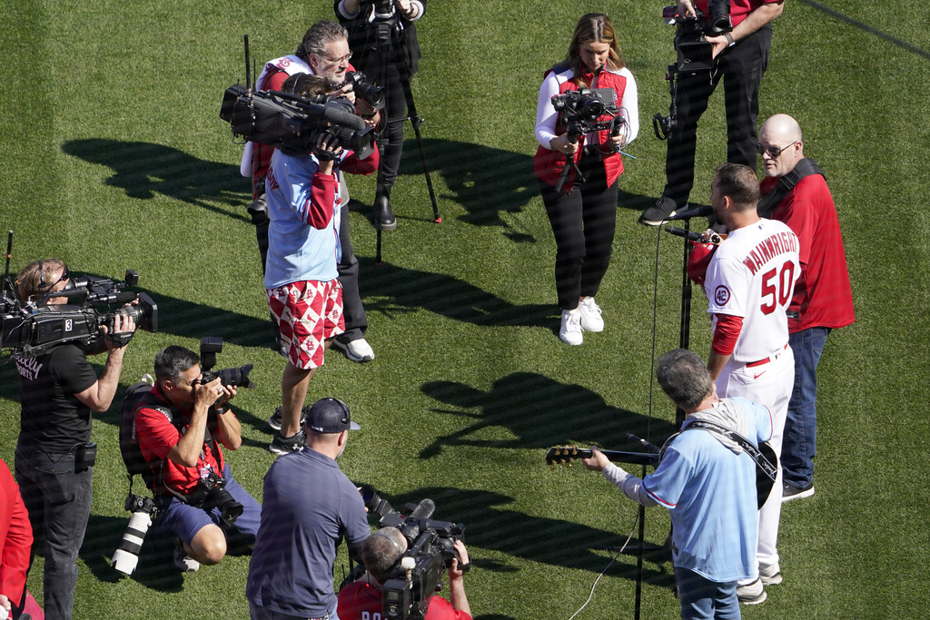 MLB pitcher sings national anthem ahead of his last opening day