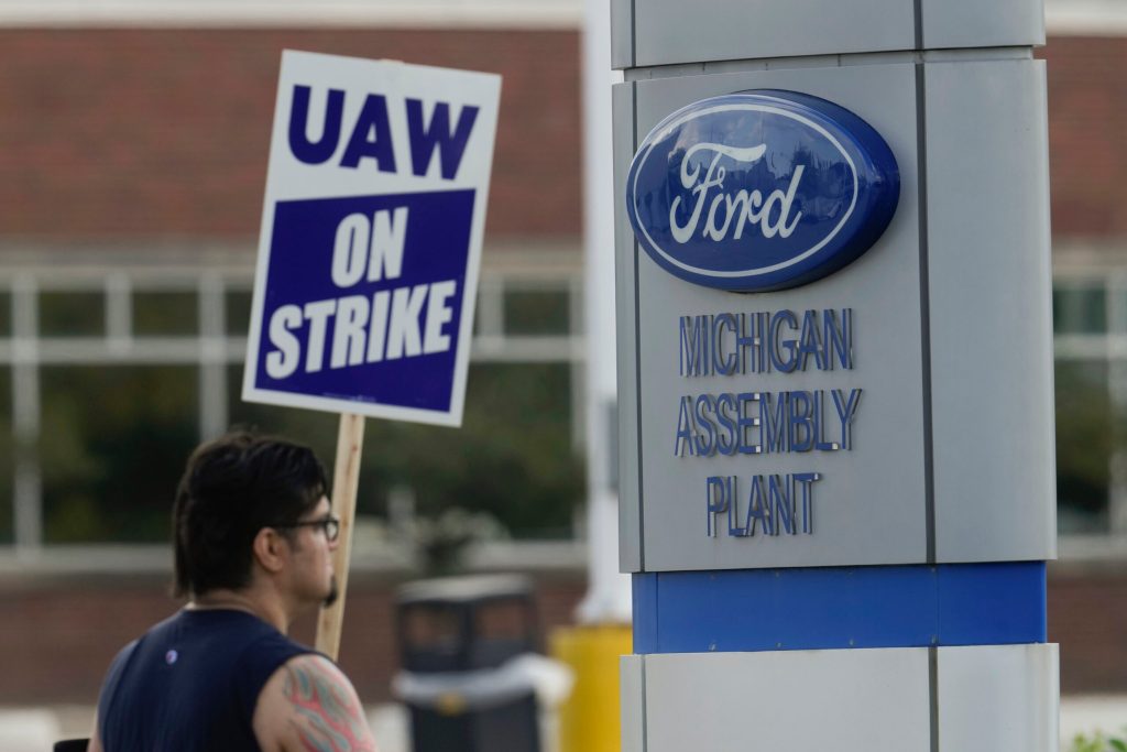 UAW strike: Ford announces layoffs of around 600 nonstriking workers on ...