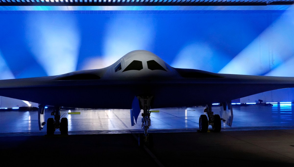 Air Force’s new nuclear stealth bomber, the B-21 Raider, takes first ...