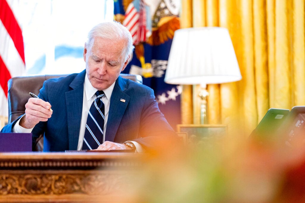 Biden issues first veto of his presidency to stop Congress from ...