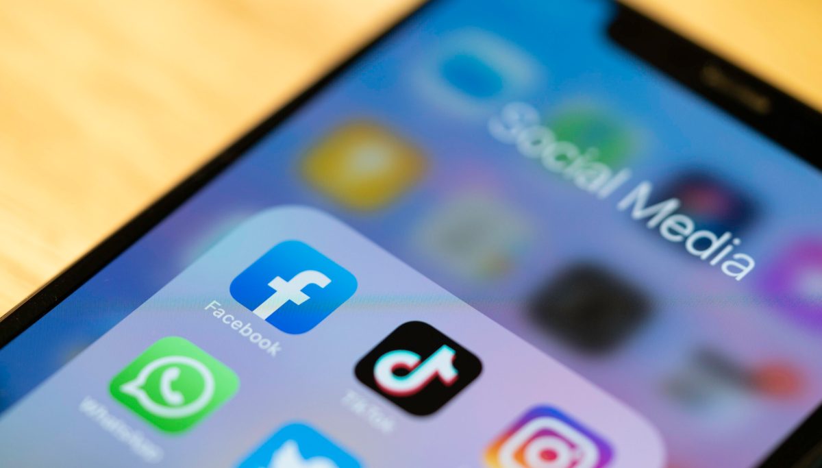 Facebook glitch floods feeds with celebrity posts