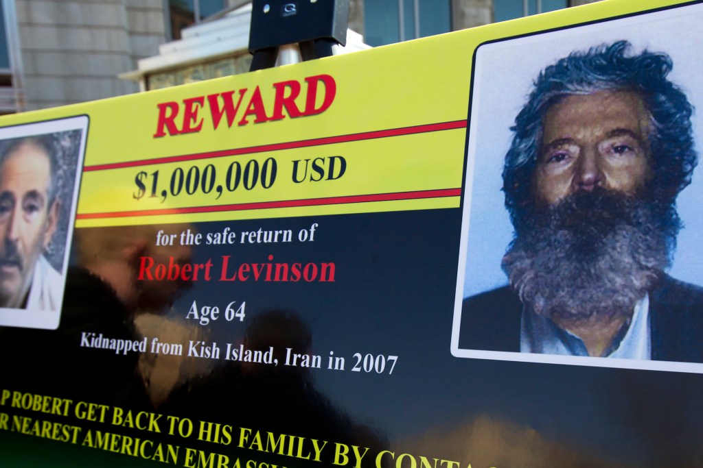 FBI agent Robert Levinson dies 'in Iranian custody,' family announces