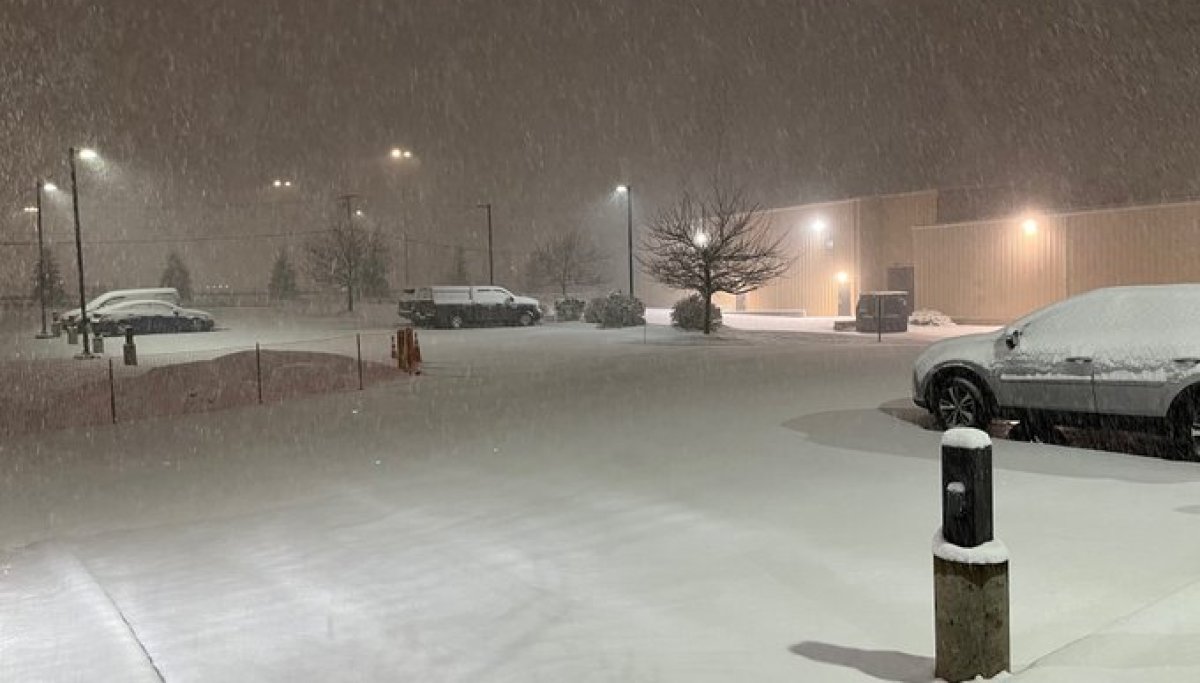 Thundersnow hits Buffalo: Monster storm batters New York with up to 4 ...