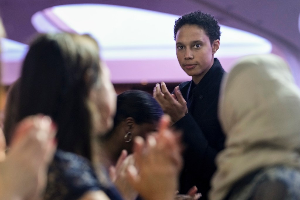 Would Brittney Griner complain if LeBronita 'Queen' James took her ...