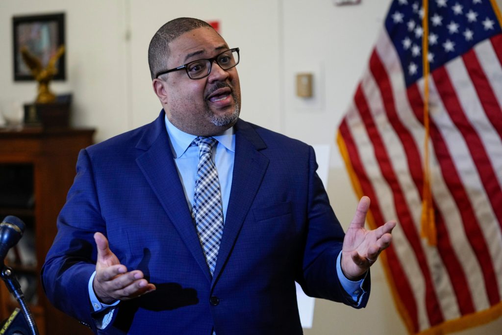 Alvin Bragg dealt blow after Arizona judge rules not to extradite ...
