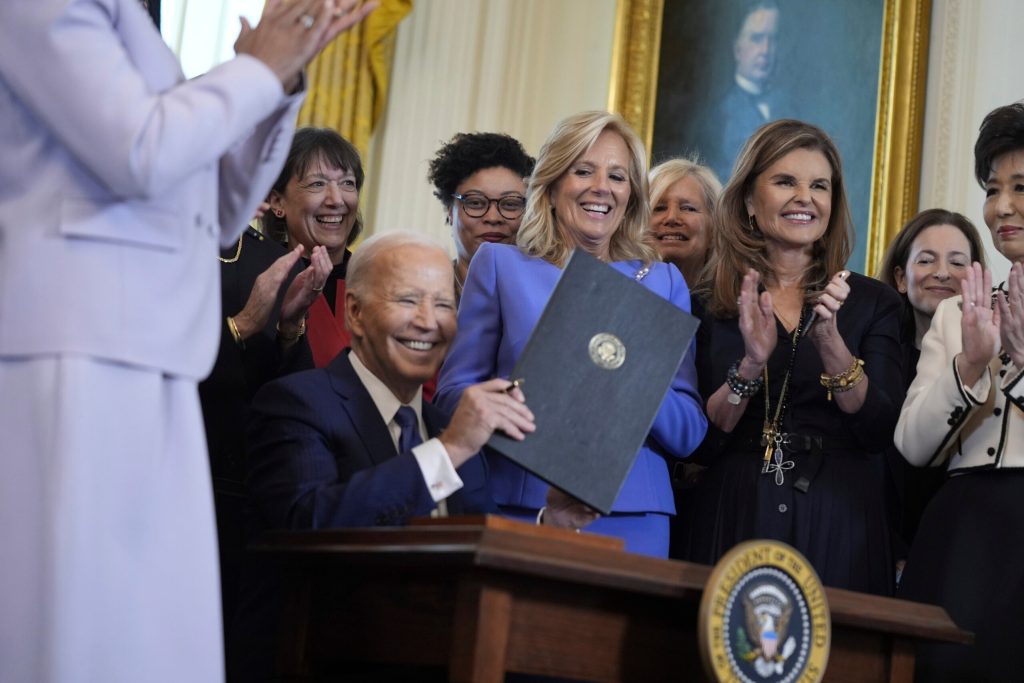 Biden makes election pitch to women at White House Women's History ...