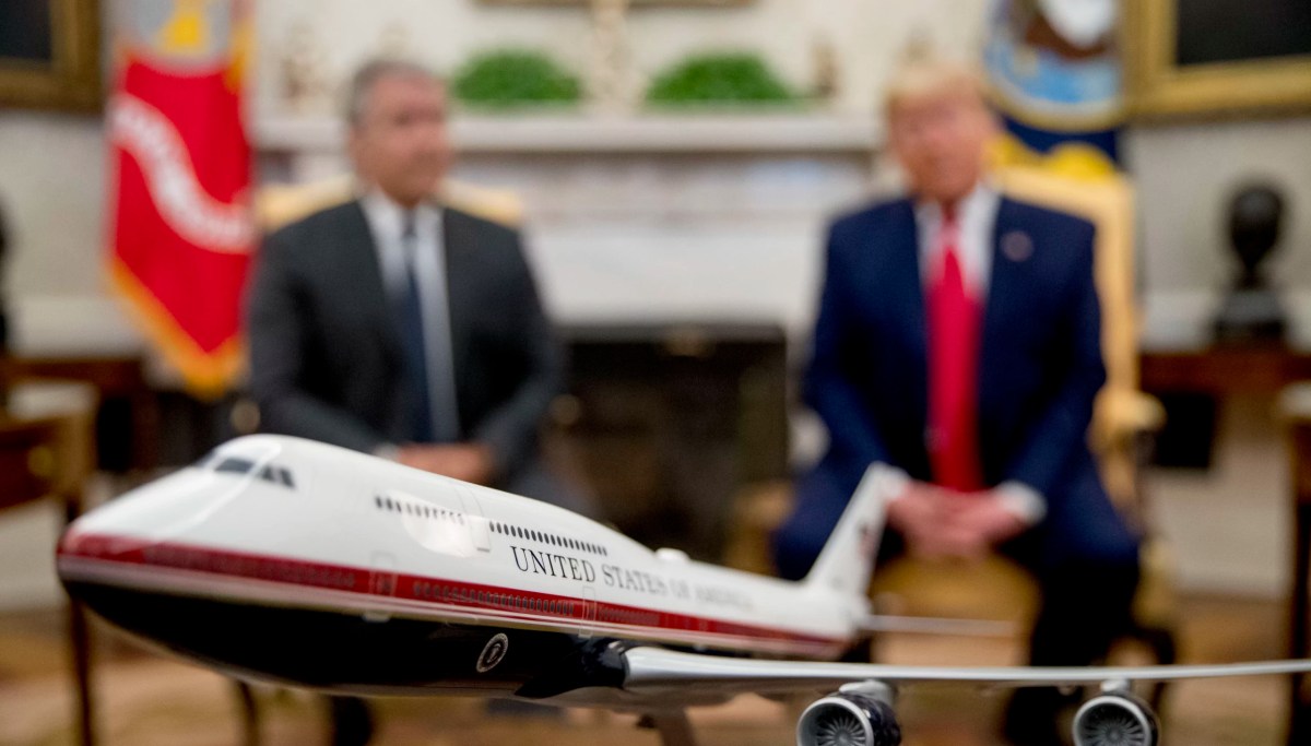 Trump team says former president hasn't abandoned plan to repaint Air ...