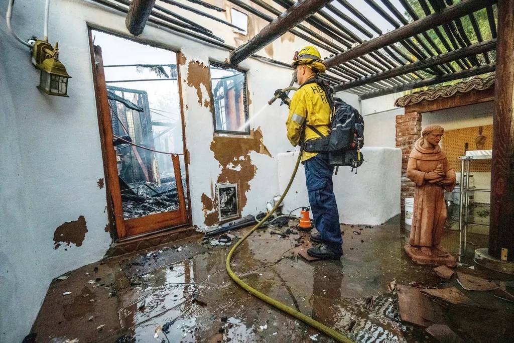 Police looking for suspects caught on video after igniting California ...