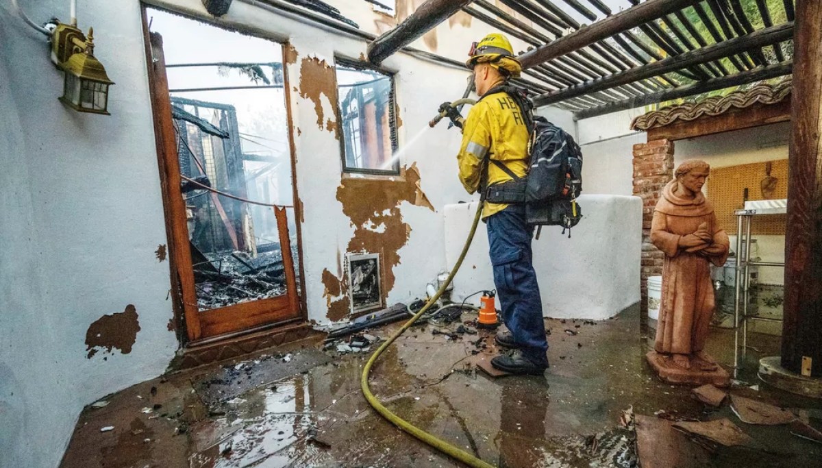 Police looking for suspects caught on video after igniting California ...