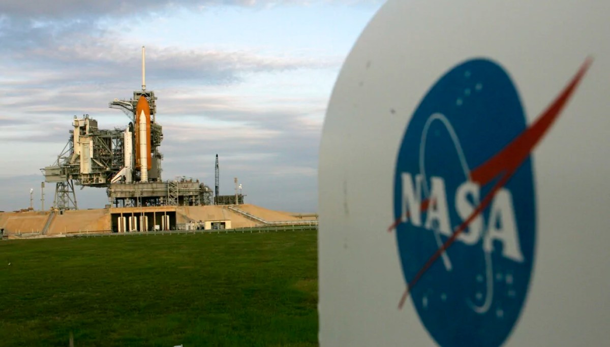 Four senior officials close to NASA moon program retire