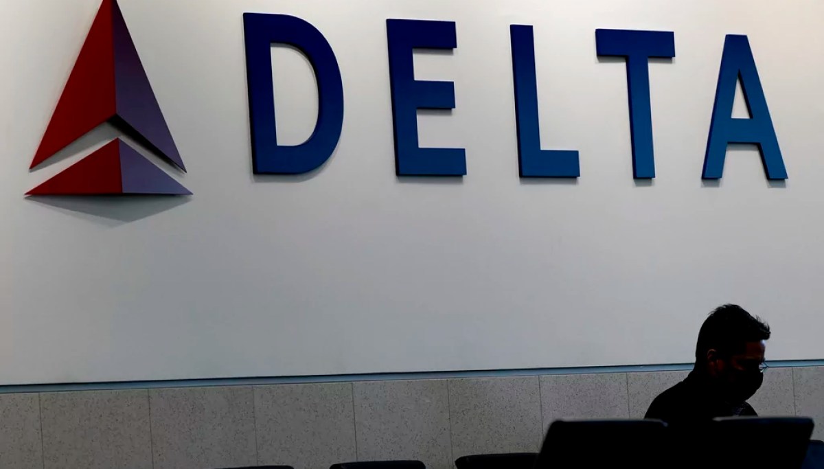 Delta pilot arrested on child pornography charges after feds ‘stormed ...