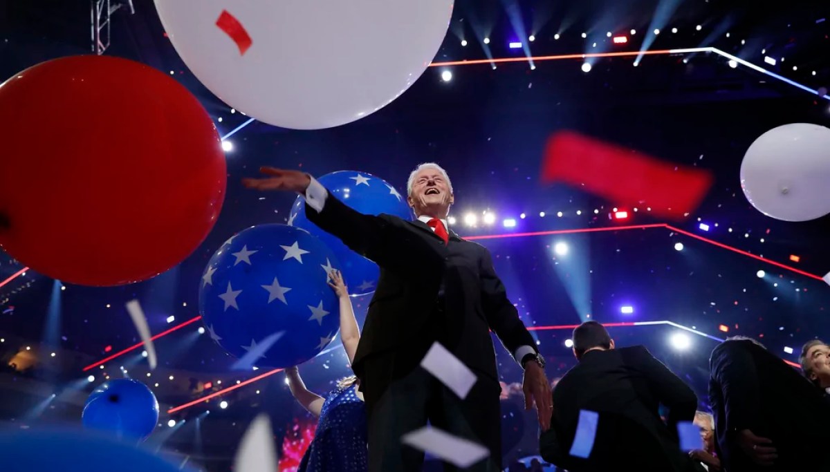 Bill Clinton takes the stage at DNC night three - Washington Examiner