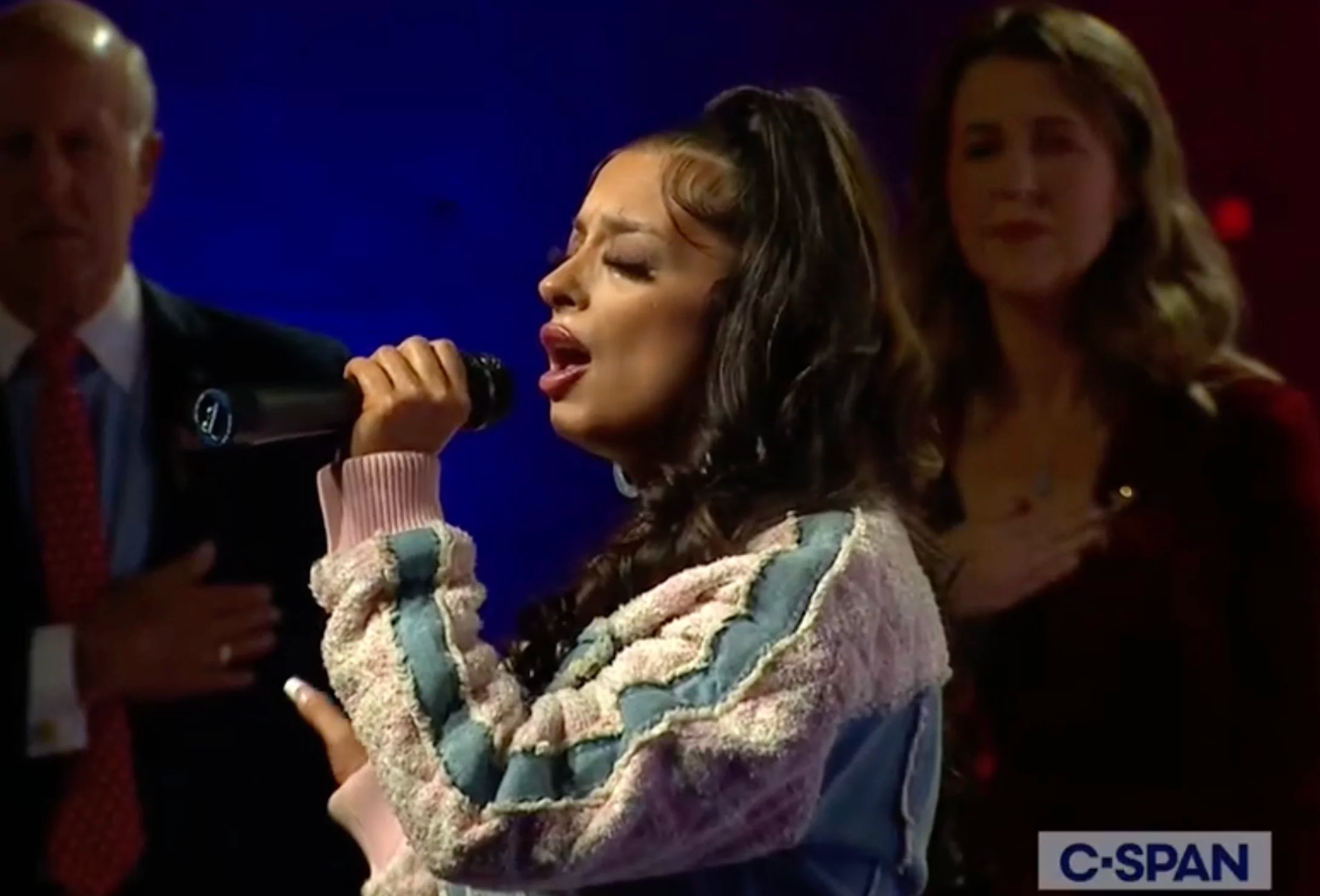 Singer Loomis botches national anthem and drops f-bomb on live TV ...