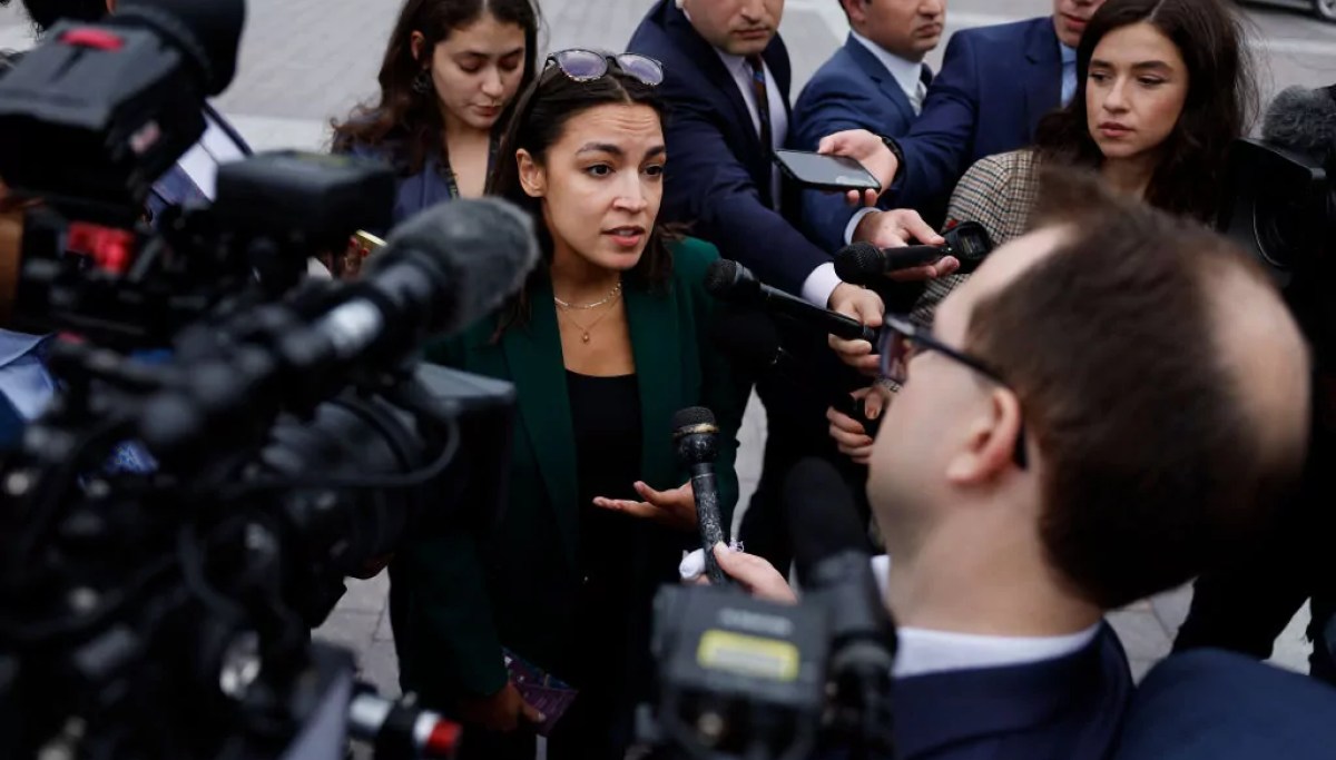 AOC loses key vote to Pelosi-backed Gerry Connolly for top Democratic ...