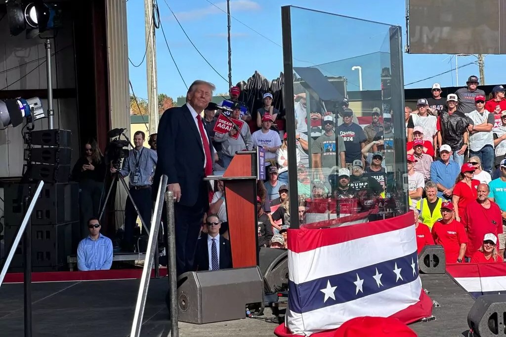 Trump rallygoers don garbage bags and safety vests after Biden comment