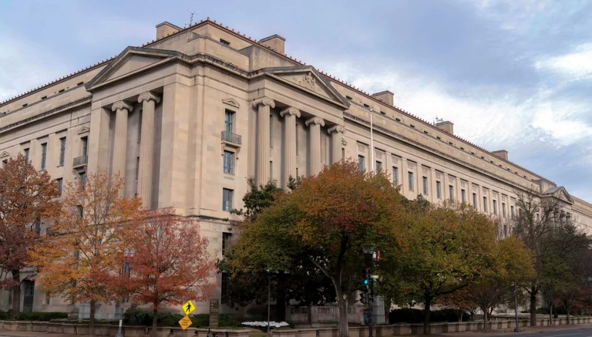 Trump administration retracts list of hundreds of federal buildings ...