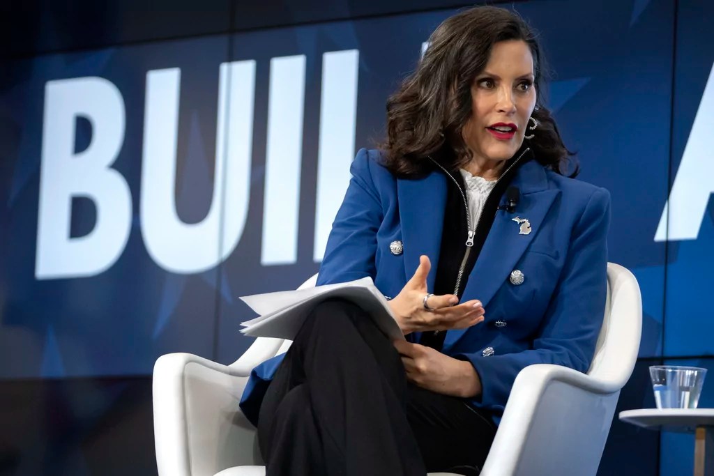 Whitmer regrets viral Oval Office photo, wishes she hadn't hidden ...