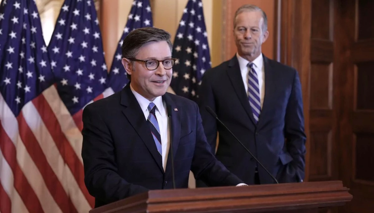 House GOP holdouts back down and give Trump budget resolution win