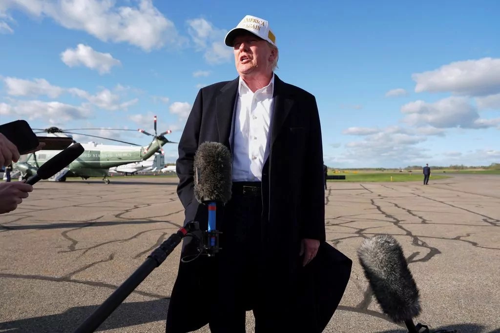 Trump slams Democrats' fundraising platform ActBlue: 'Illegal scam'