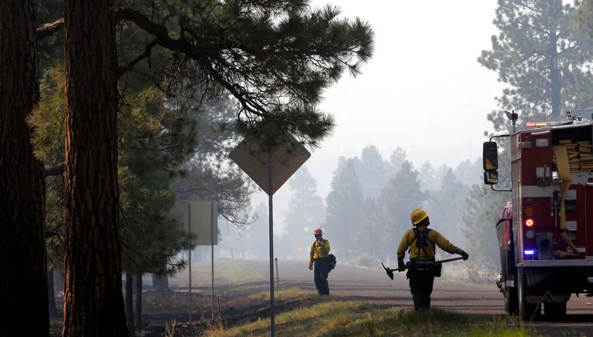 Arizona wildfire burns over 7,000 acres and evades containment