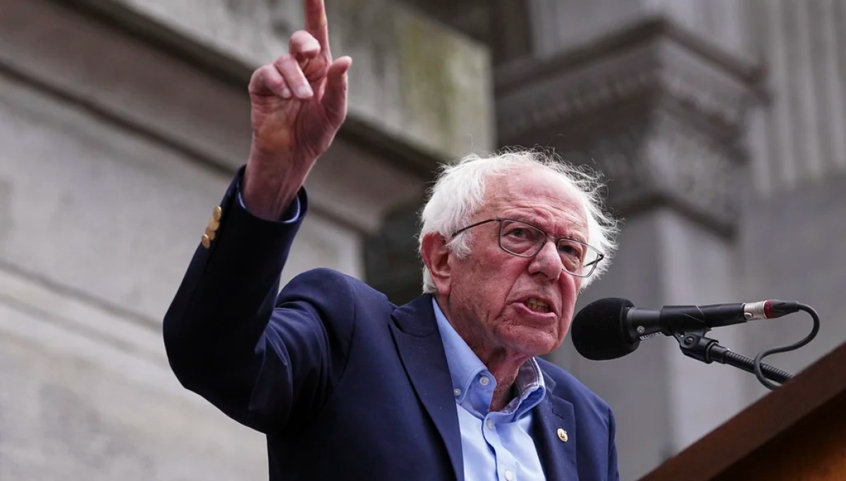 Bernie Sanders: Ride private jets? I do it for the people