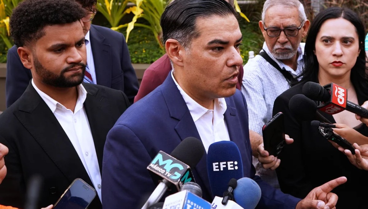 Robert Garcia elected Oversight Committee top Democrat, succeeding Gerry Connolly