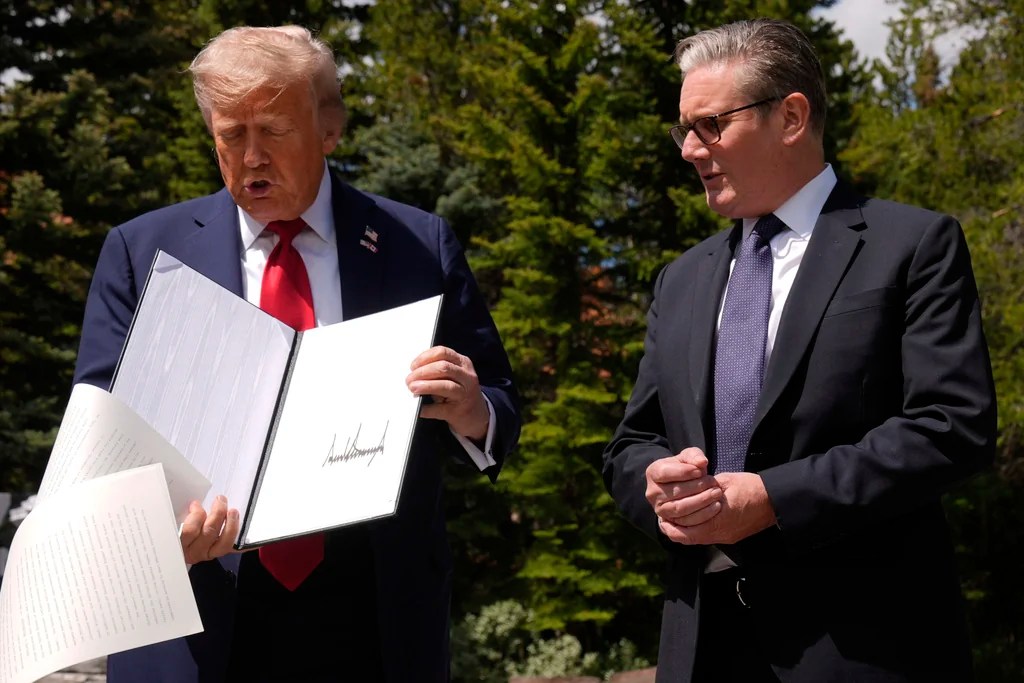 US and UK announce trade deal as Trump spills documents on the ground