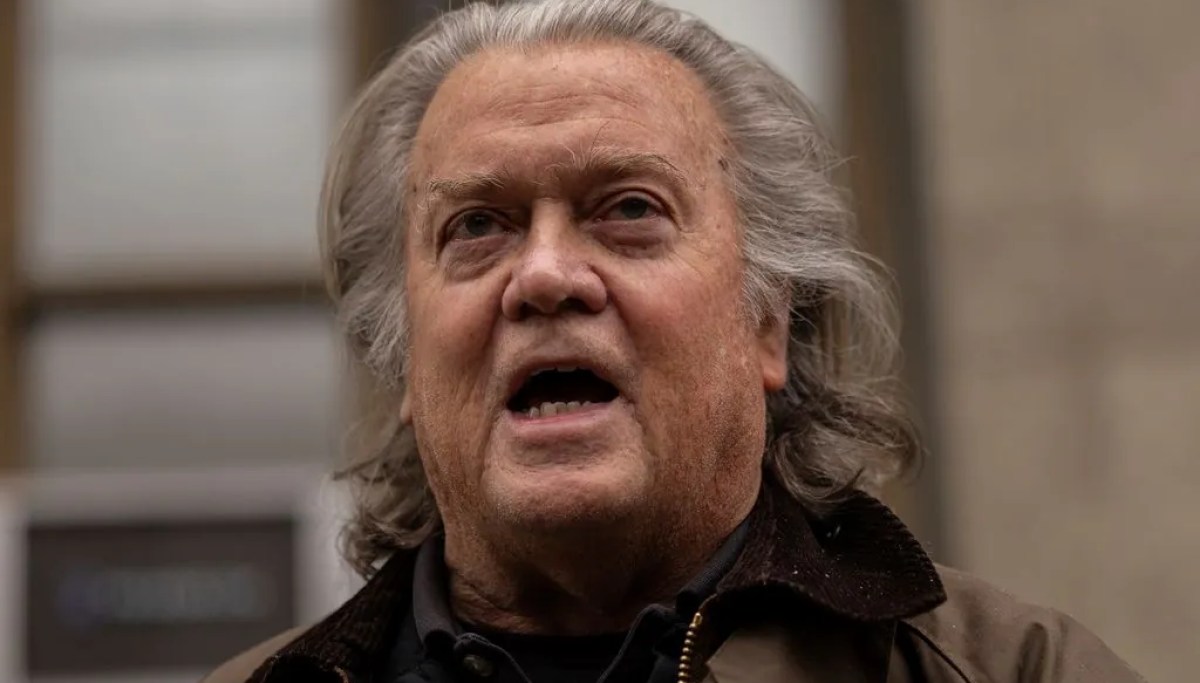 Bannon slams Trump Iran threat as straight out of 'Clinton playbook'