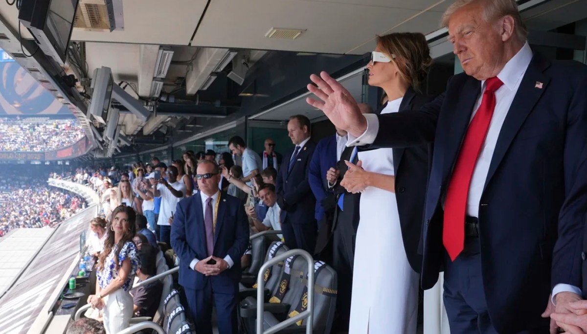 Trump waves to fans as he takes in FIFA Club World Cup final