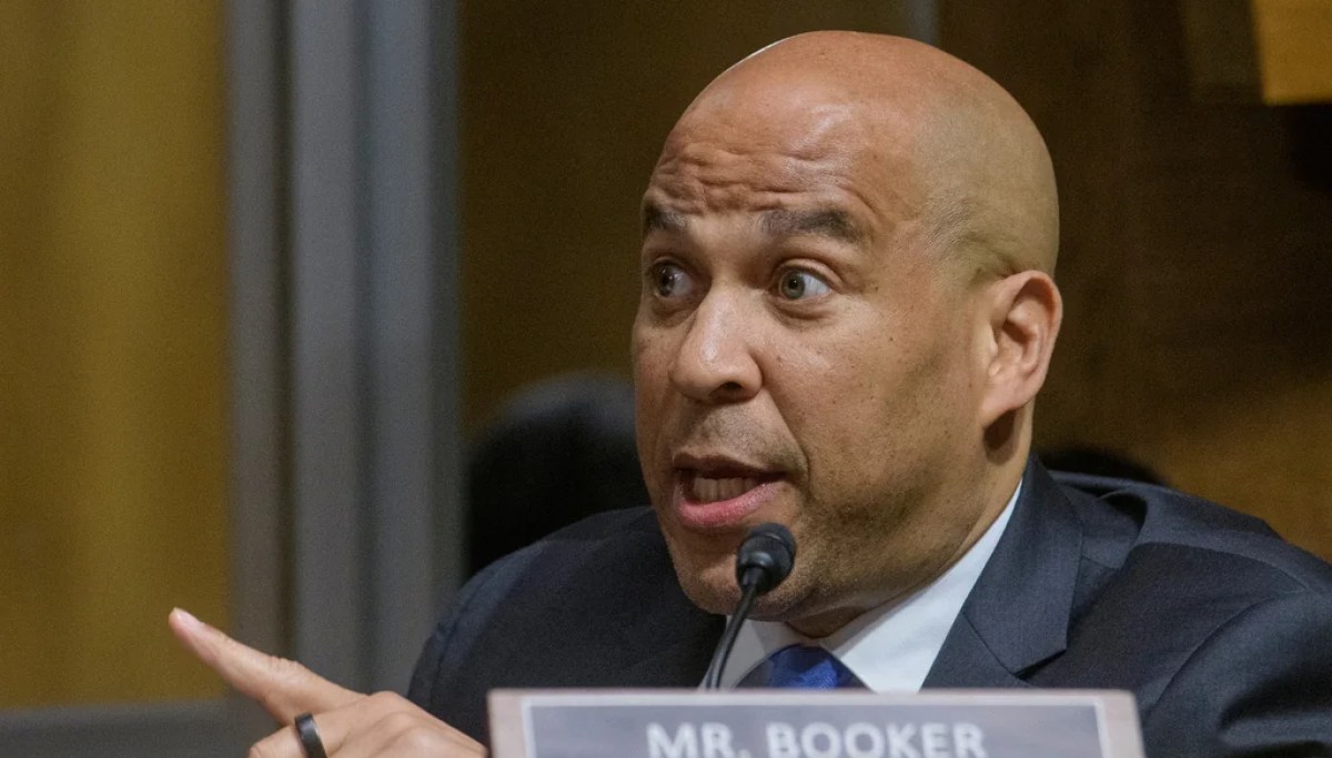 Booker blasts Democrats as 'complicit' with Trump in heated spat over ...