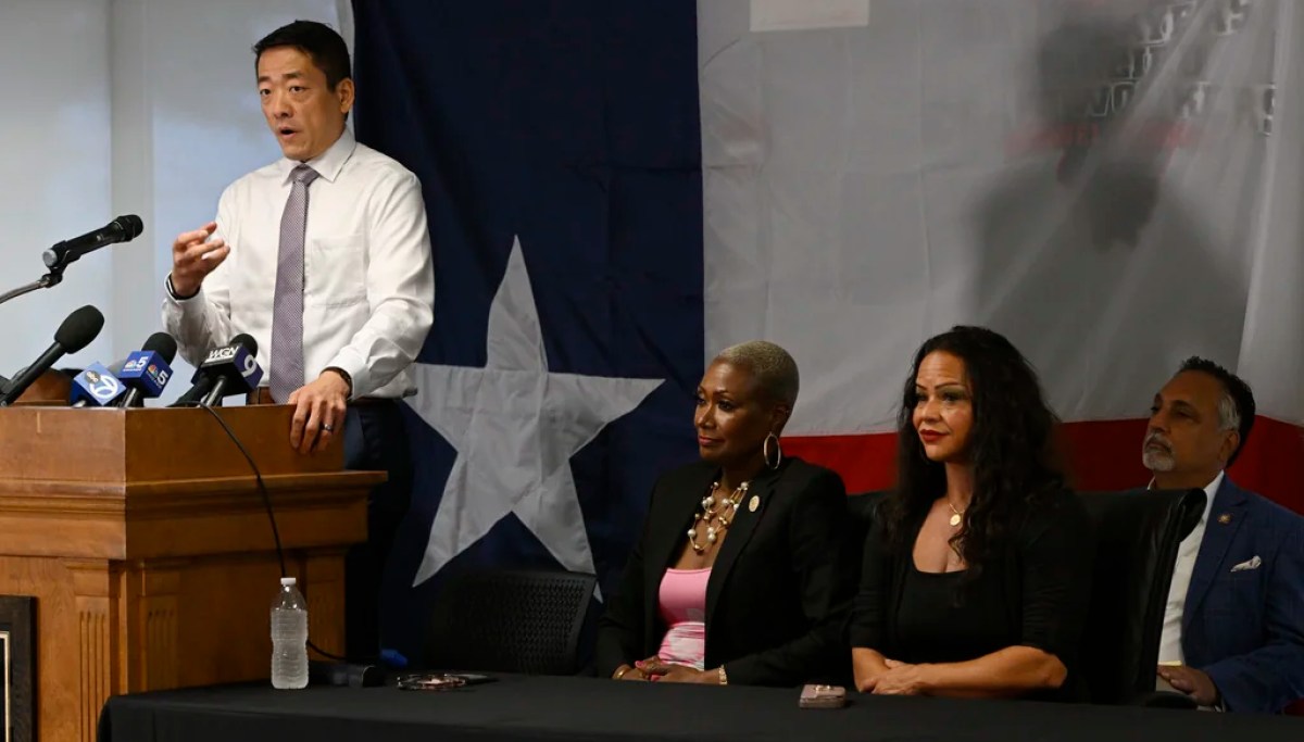 Texas Democrat pleads for aid as some weigh returning home after ...