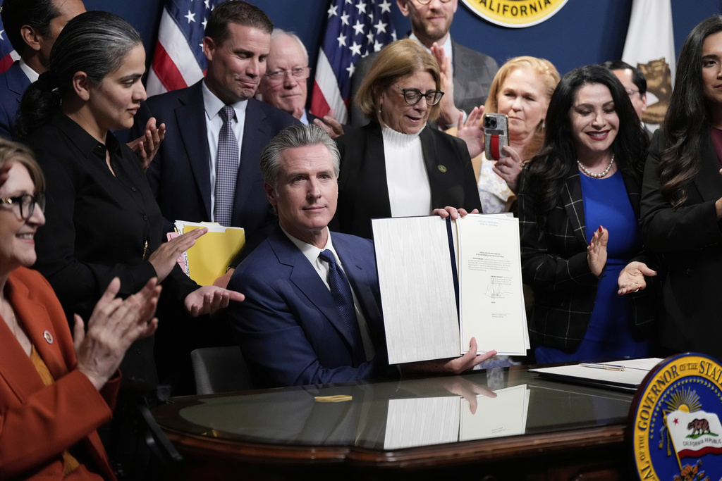 Newsom signs redistricting bills, takes fight over congressional map to ...