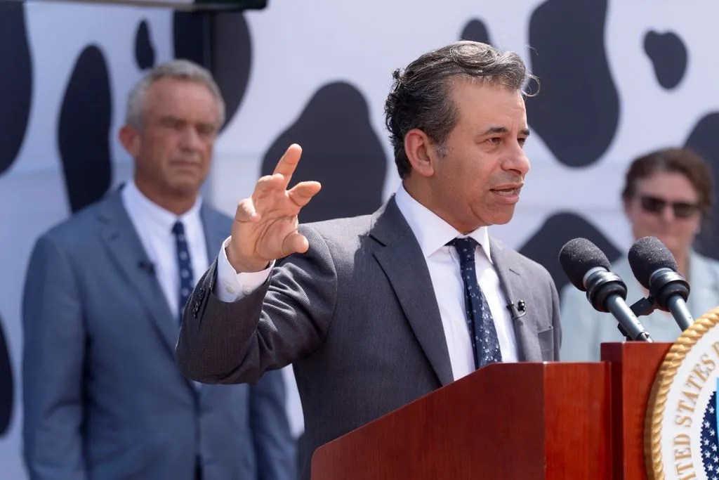 Top FDA vaccine regulator returns to agency weeks after firing