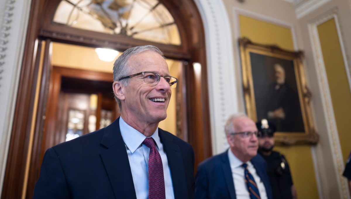 Senate uses 'nuclear' option on first round of Trump nominees