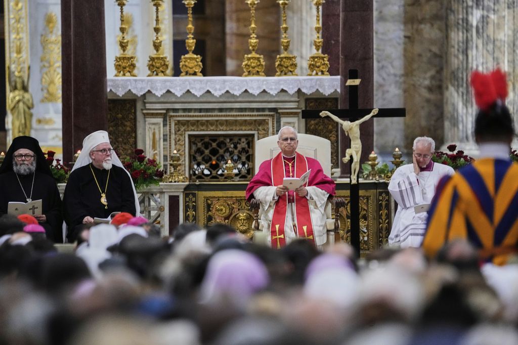 Pope Leo XIV honors British Crown at papal basilica