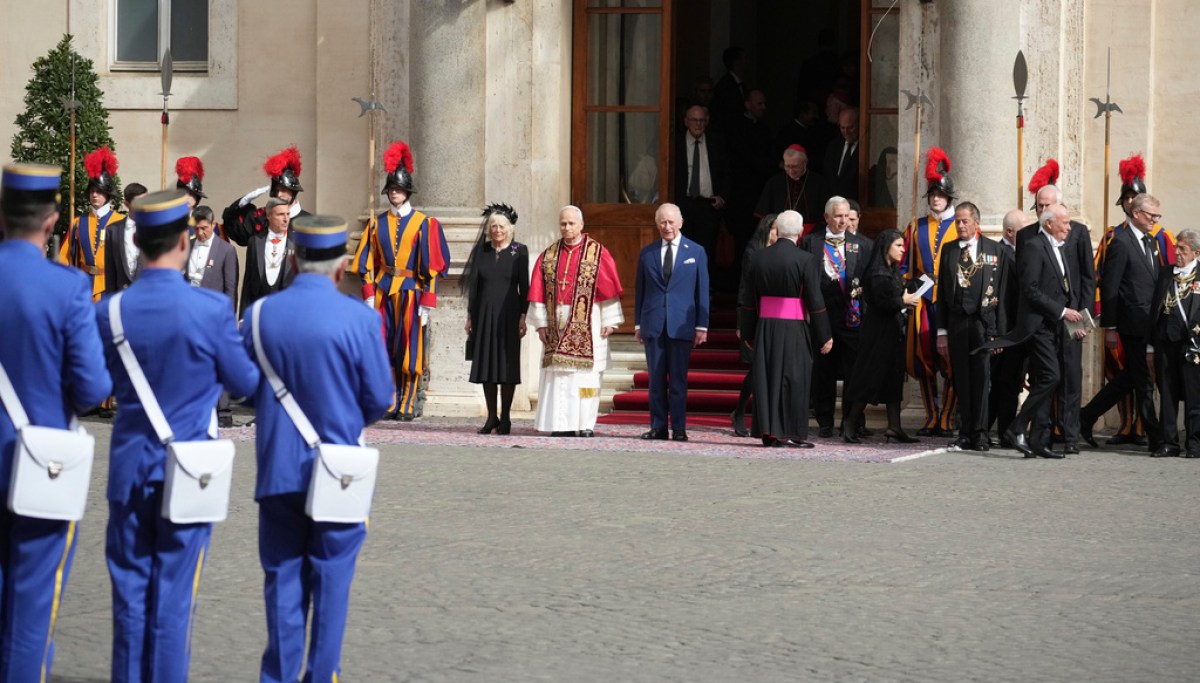Pope prays with British monarch for first time since Reformation