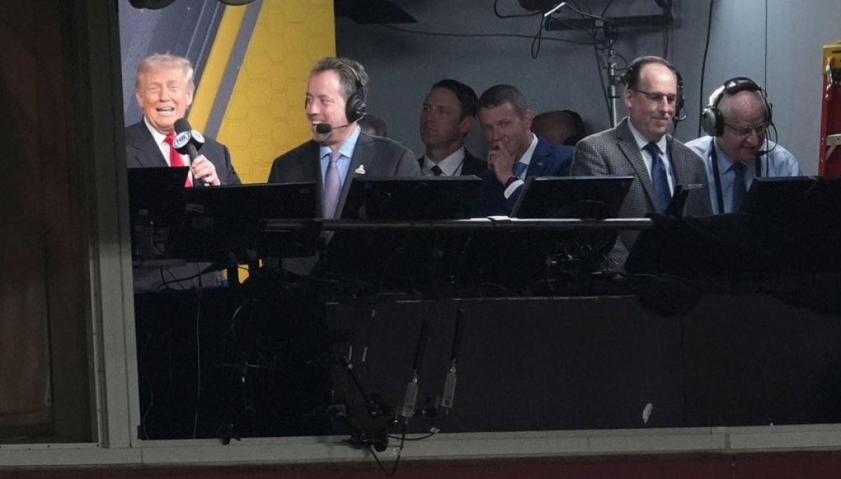 Trump does play-by-play in the broadcast booth of Commanders game