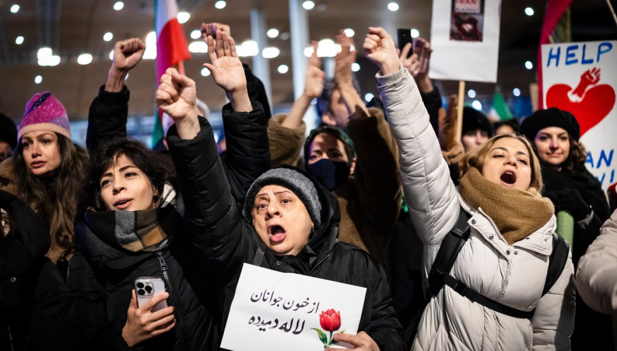 Trump pledges 'very strong action' if Iran begins hanging protesters