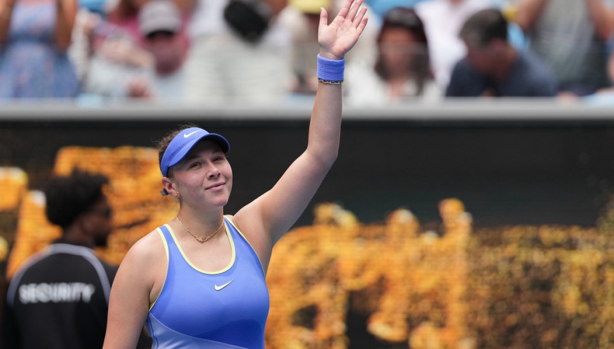 Tennis star shuts down reporter for political question